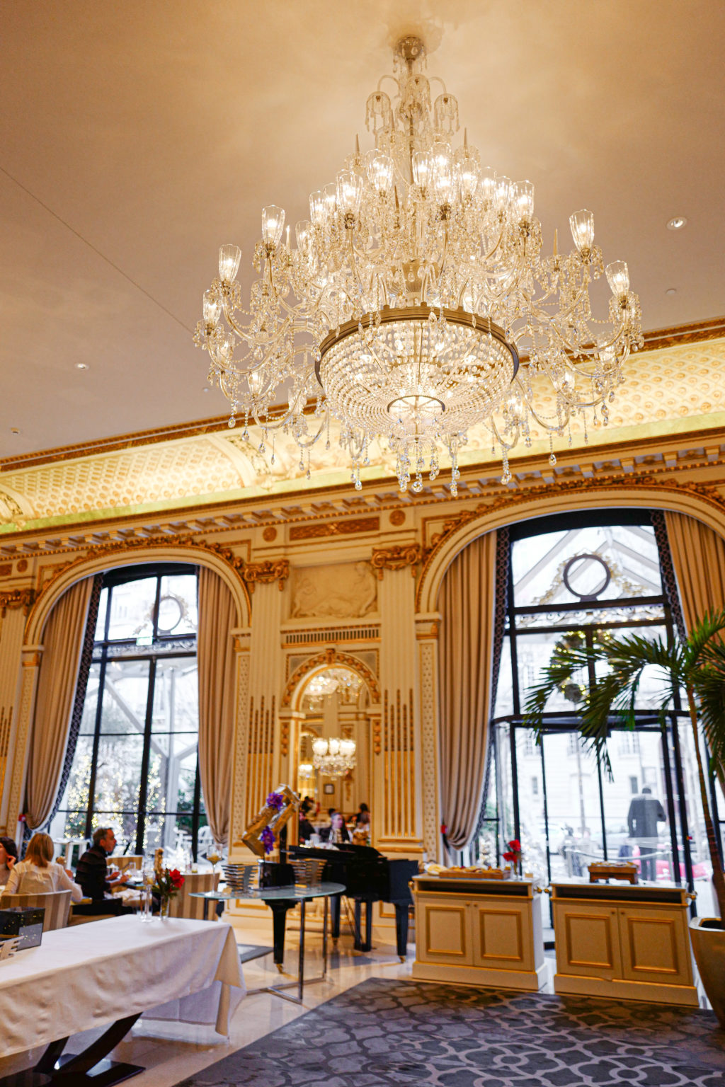 Le merveilleux brunch à volonté du Peninsula Paris - Paris with Charlotte